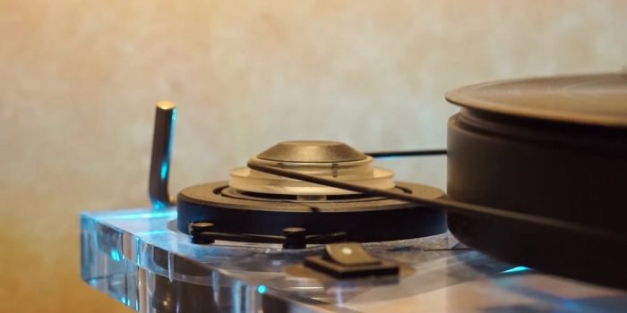 Belt vs Direct Drive Turntable [What's the Difference]